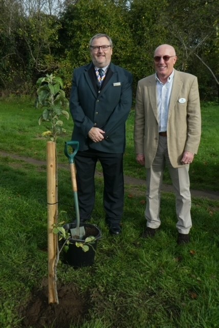 Friends of Shalford tree planting | Southeast Communities Rail Partnership